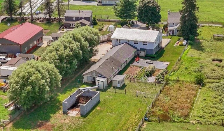 Inside A Lancaster County “Modern Amish” Brick Home (25 Photos) - Amish ...