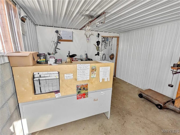 Inside A Large Amish Home (with Butcher Shop) ~ 27 Photos - Amish America