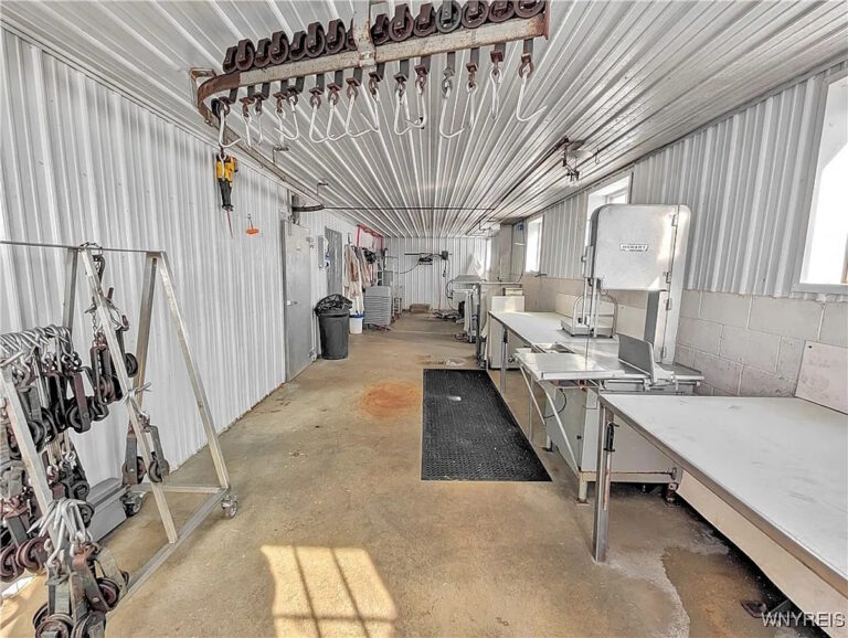 Inside A Large Amish Home (with Butcher Shop) ~ 27 Photos - Amish America