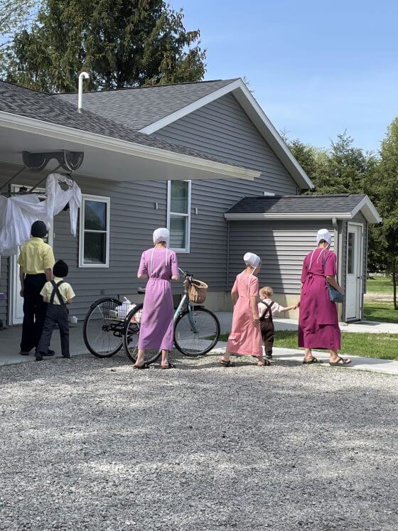 Have A Look At Some Amish Garage Sales (12 Photos) - Amish America