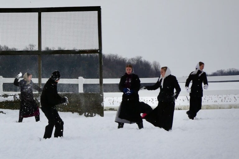17 Striking Winter Photos That Show Amish Country at Its Most Beautiful ...