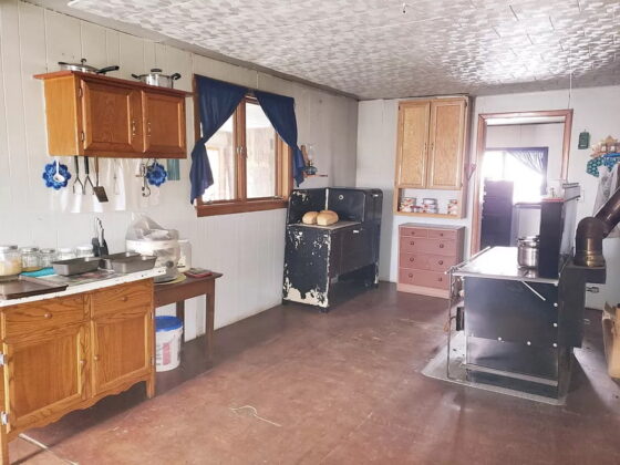 Inside A Simple Amish Home – For Just $102,000 (15 Photos) - Amish America