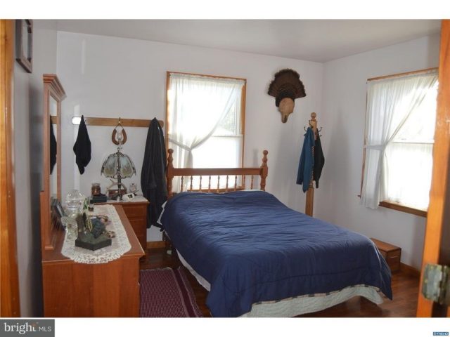 Inside A Delaware Amish Home (14 Photos) - Amish America