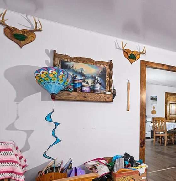 Inside A Half-Million-Dollar Amish Home (29 Photos) - Amish America