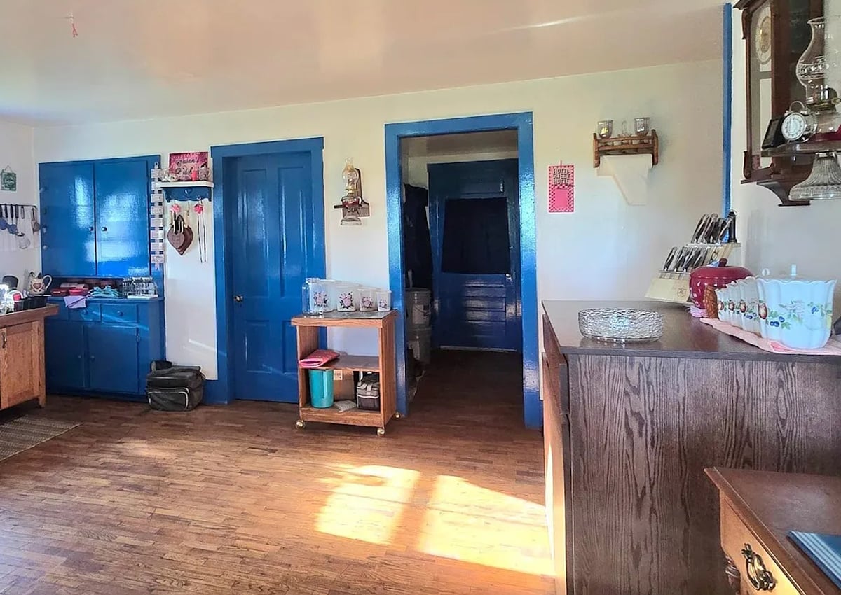 Inside An Amish “Hobby Farm” Home (22 Photos) - Amish America
