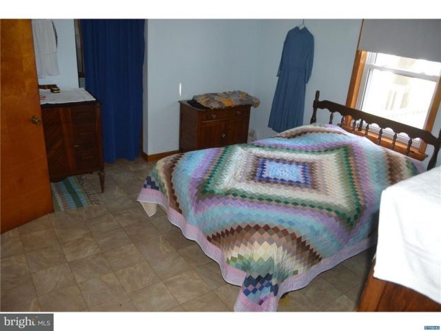 Inside A Delaware Amish Home (14 Photos) - Amish America