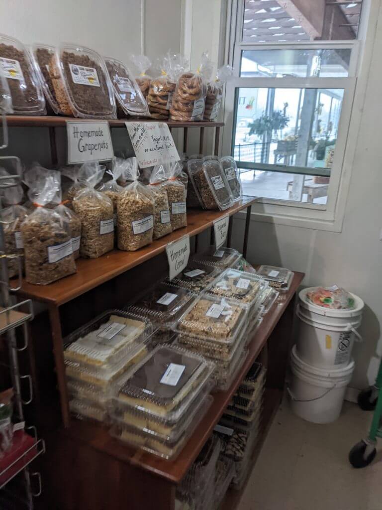 Visiting a Mennonite Bakery (16 Photos) - Amish America