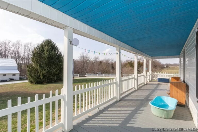 Inside A Spacious & Squeaky-Clean Amish Home (27 Photos) - Amish America