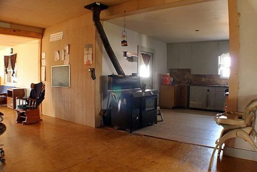 Inside an Oklahoma Amish Farmhouse (20 Photos) - Amish America