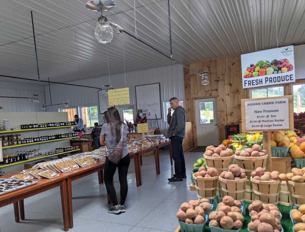 West Virginia Amish Market Thrives Despite Raw Milk Law - Amish America