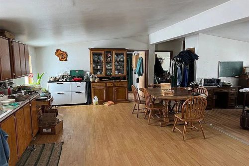 Inside A Minnesota Amish Home & Store (17 Photos) - Amish America
