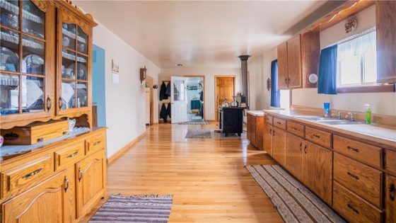 Inside An Amish Home With A Picture-Perfect Interior (21 Photos ...