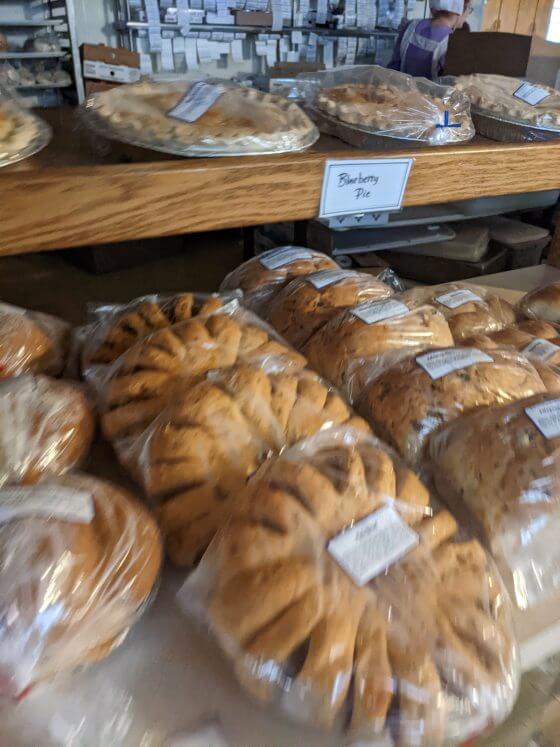 Visiting a Mennonite Bakery (16 Photos) - Amish America