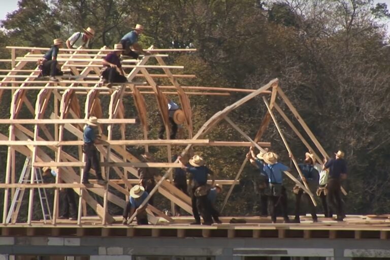 The Amish Barn Raising (14 Images & Excellent Documentary) - Amish America