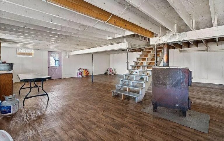 Inside A “Plainly” Beautiful Amish Home (31 Photos) - Amish America