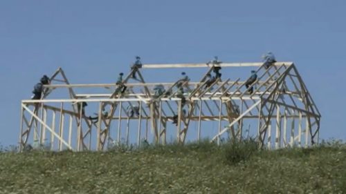 An Amish Barn Raising: 12 Hours In 1 Minute (Time-Lapse Video) - Amish ...