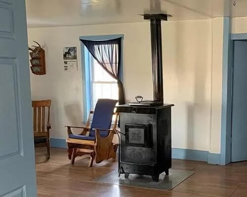 Inside A Simple “Ohio Nebraska” Amish Home (15 Photos) - Amish America
